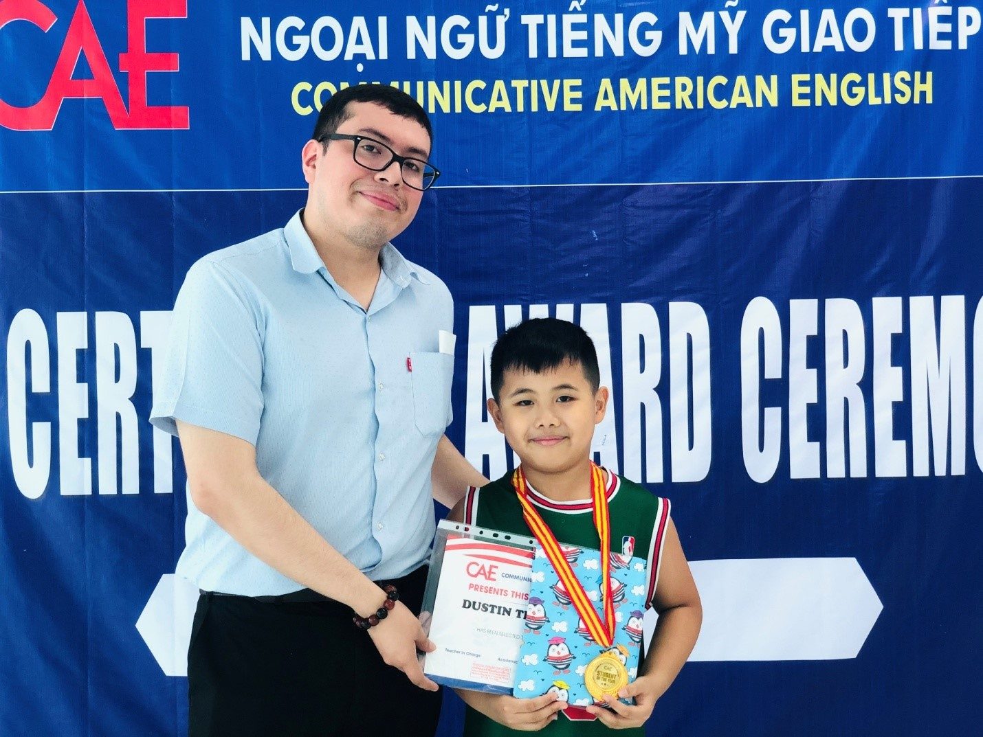 Dustin Trong Dung - Tiếng Mỹ Giao Tiếp CAE LEADERS